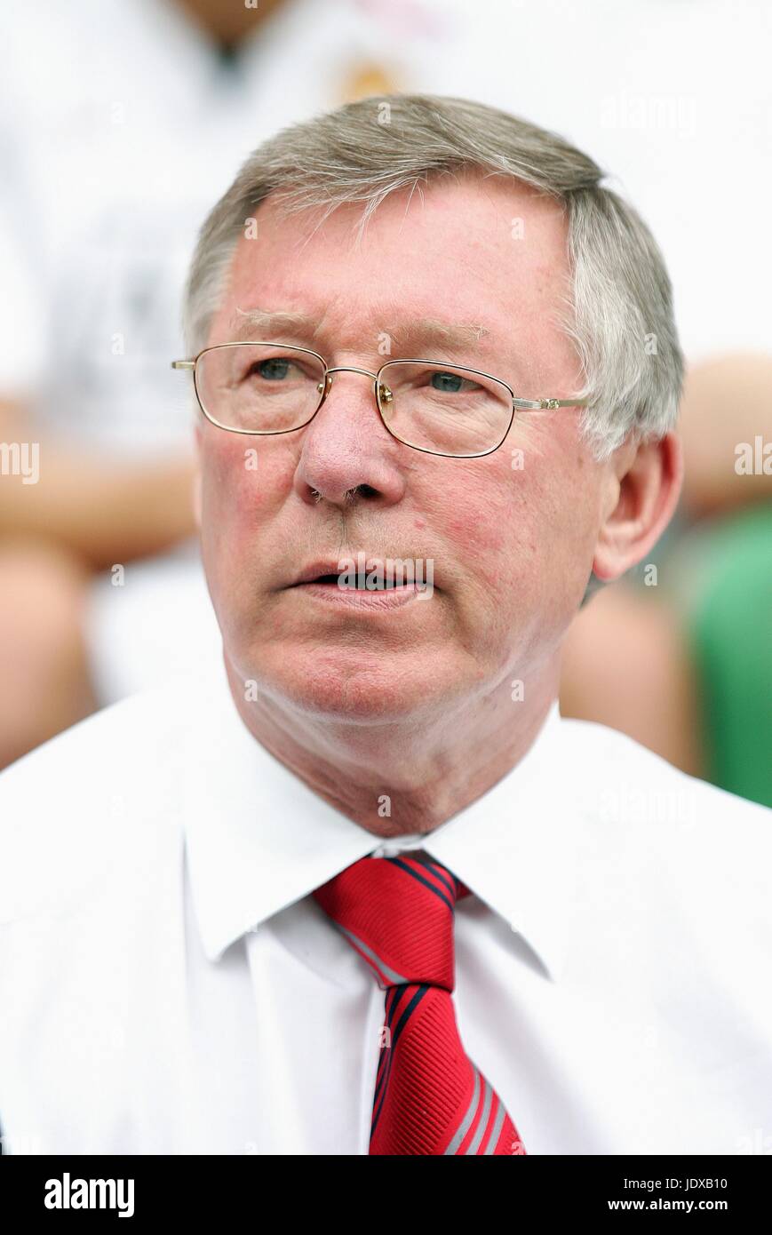 SIR ALEX FERGUSON MANCHESTER UNITED FC MANAGER JJB STADIUM WIGAN ...