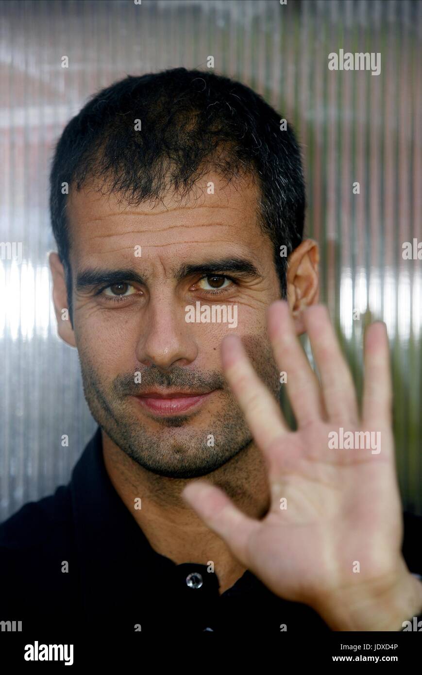 Pep guardiola barcelona manager hi-res stock photography and images - Alamy