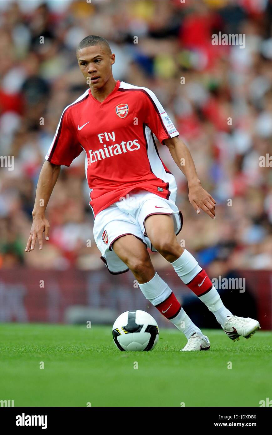 Emirates stadium kieran gibbs hi-res stock photography and images - Alamy