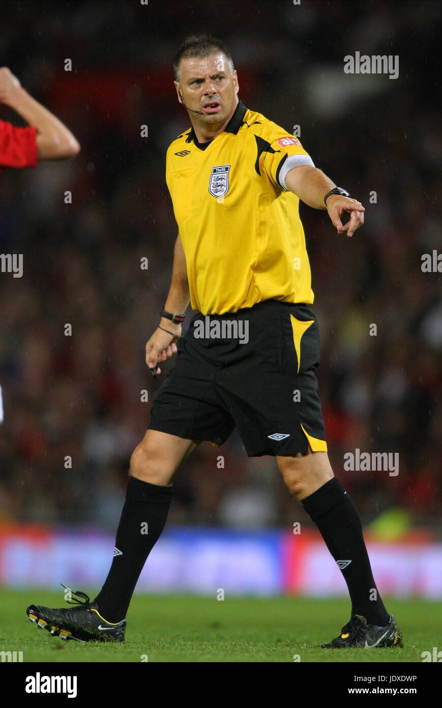MARK HALSEY PREMIERSHIP REFEREE OLD TRAFFORD MANCHESTER ENGLAND 06 ...