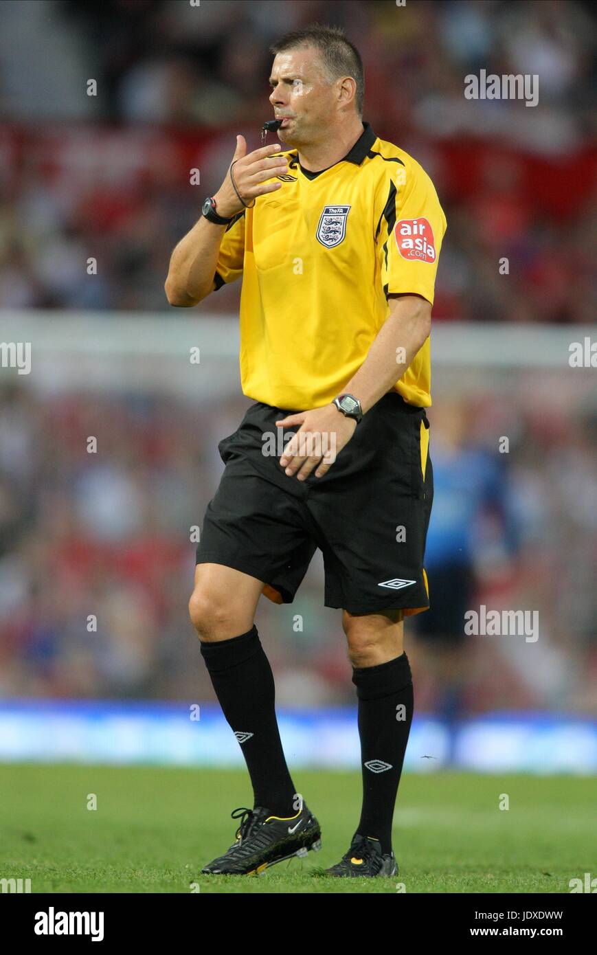 Football referee mark halsey hi-res stock photography and images - Alamy