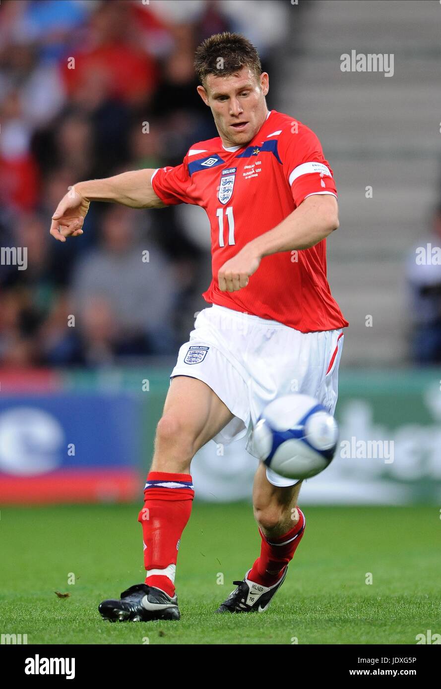 JAMES MILNER ENGLAND & NEWCASTLE UNITED FC KC STADIUM HULL ENGLAND 19 ...