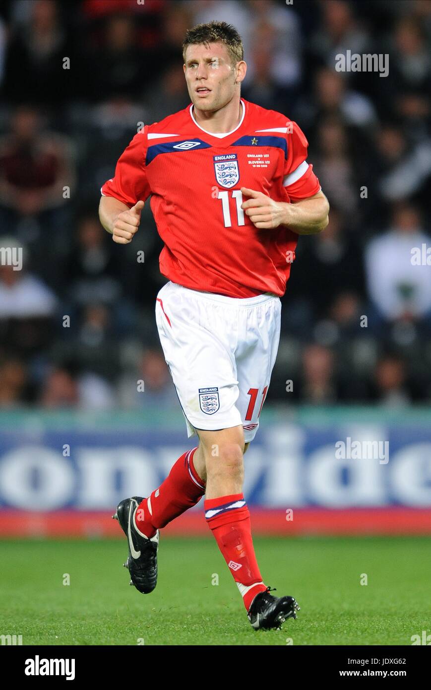 JAMES MILNER ENGLAND & NEWCASTLE UNITED FC KC STADIUM HULL ENGLAND 19 ...