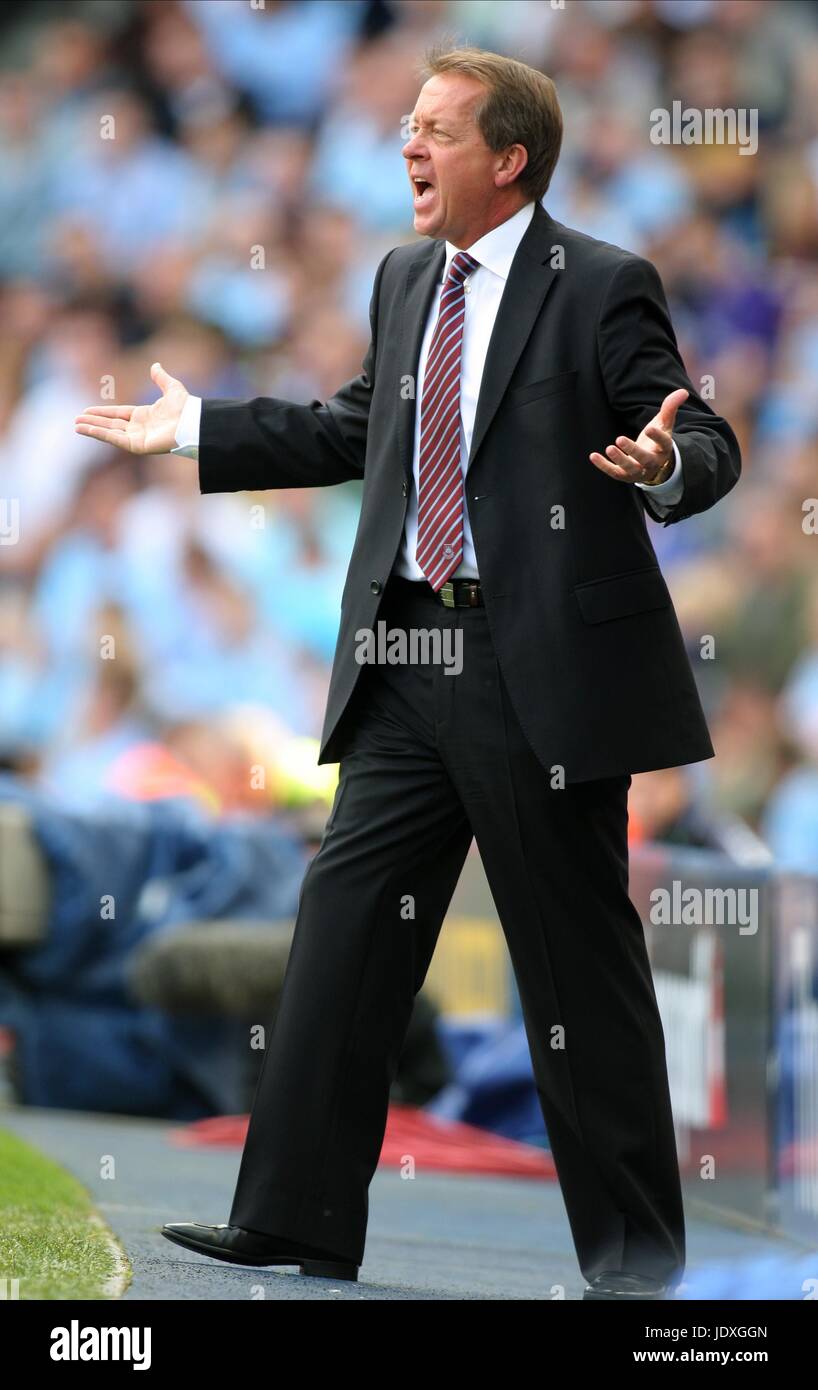 ALAN CURBISHLEY WEST HAM UTD MANAGER CITY OF MANCHESTER STADIUM ...