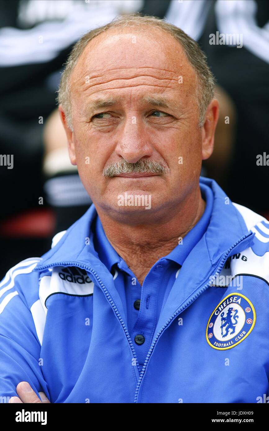 LUIZ FELIPE SCOLARI CHELSEA FC COACH JJB STADIUM WIGAN ENGLAND 24 ...