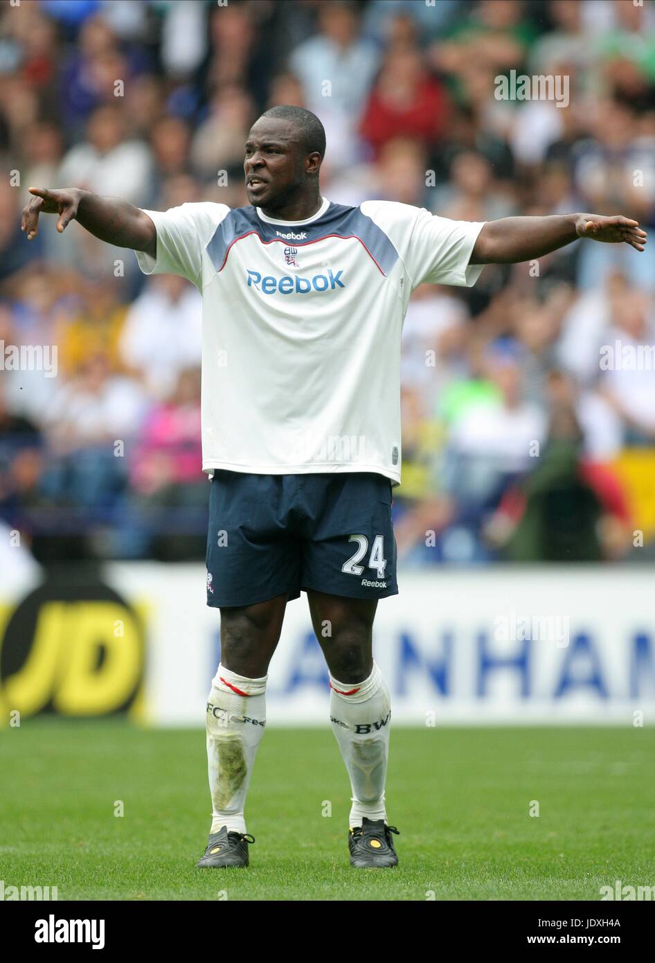DANNY SHITTU BOLTON WANDERERS FC REEBOK STADIUM BOLTON ENGLAND 30 ...
