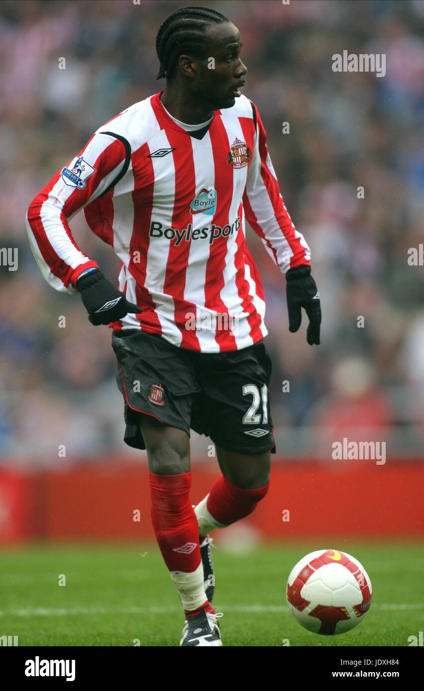 PASCAL CHIMBONDA SUNDERLAND FC STADIUM OF LIGHT SUNDERLAND ENGLAND 31 ...