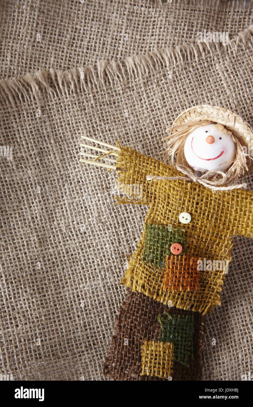 Smiley face scarecrow hi-res stock photography and images - Alamy