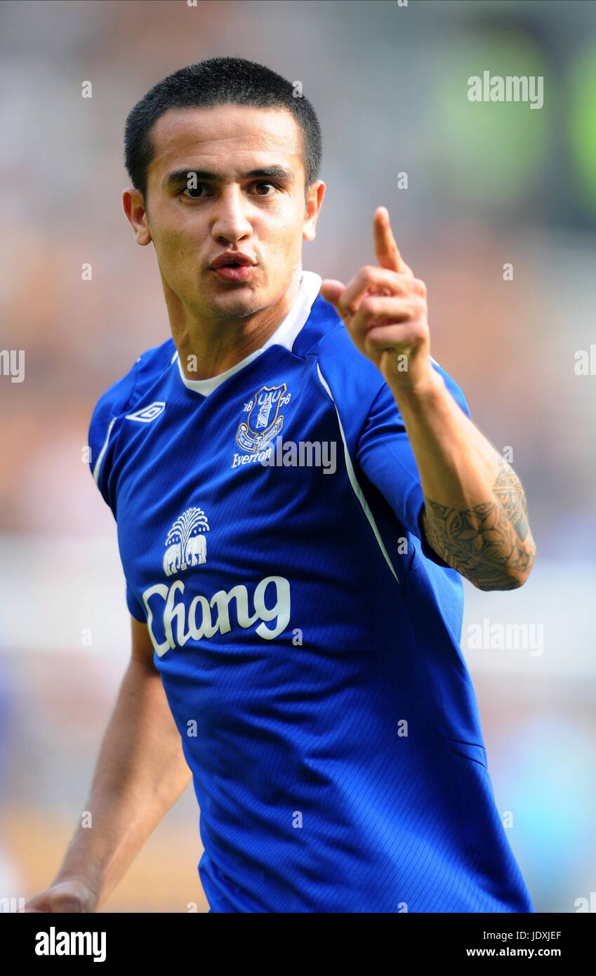 TIM CAHILL CELEBRATES HULL V EVERTON KC STADIUM HULL ENGLAND 21 ...