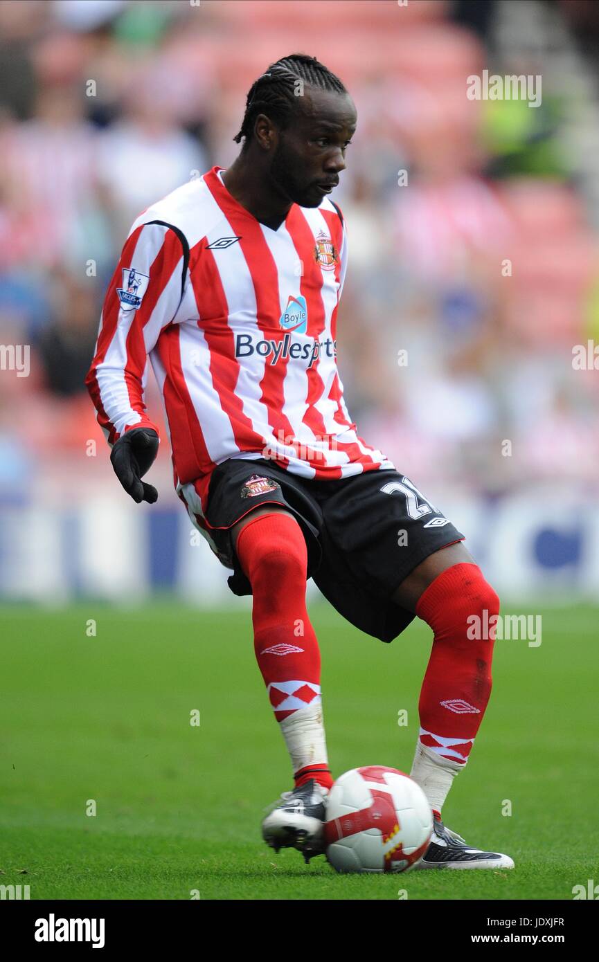 PASCAL CHIMBONDA SUNDERLAND FC STADIUM OF LIGHT SUNDERLAND ENGLAND 20 ...