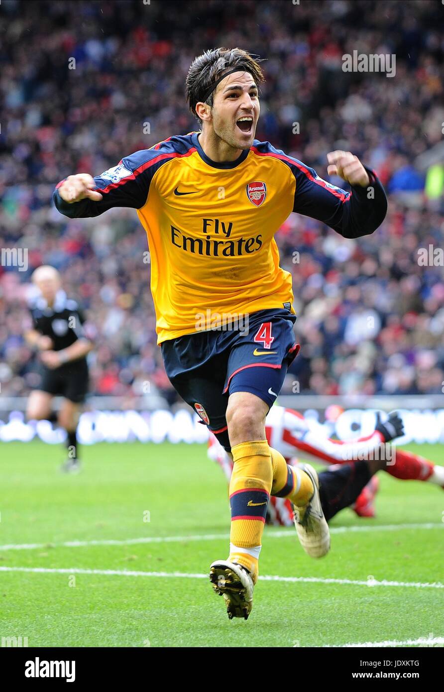 Cesc fabregas arsenal celebrates hi-res stock photography and images ...