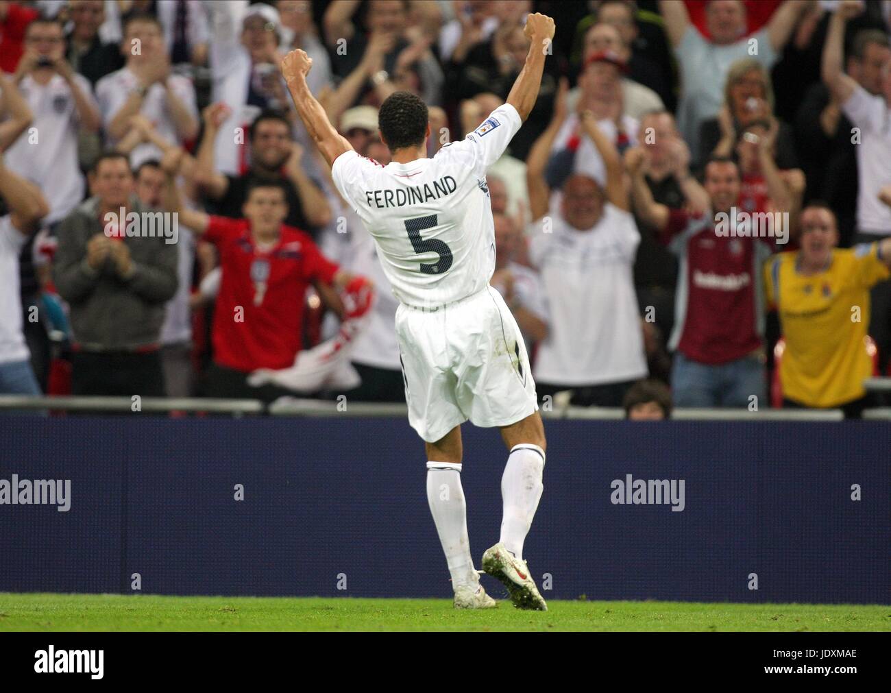 Rio ferdinand england 2008 hi-res stock photography and images - Alamy