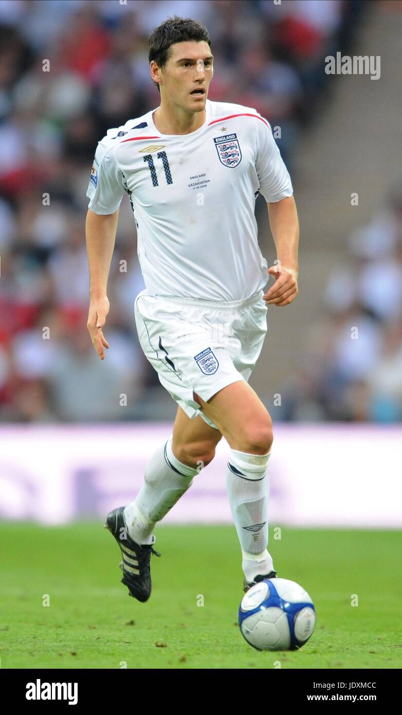GARETH BARRY ENGLAND & ASTON VILLA FC WEMBLEY STADIUM LONDON ENGLAND 11 ...