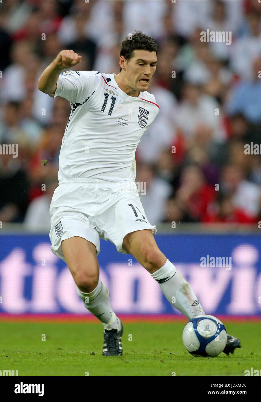 GARETH BARRY ENGLAND & ASTON VILLA FC WEMBLEY STADIUM LONDON ENGLAND 11 ...