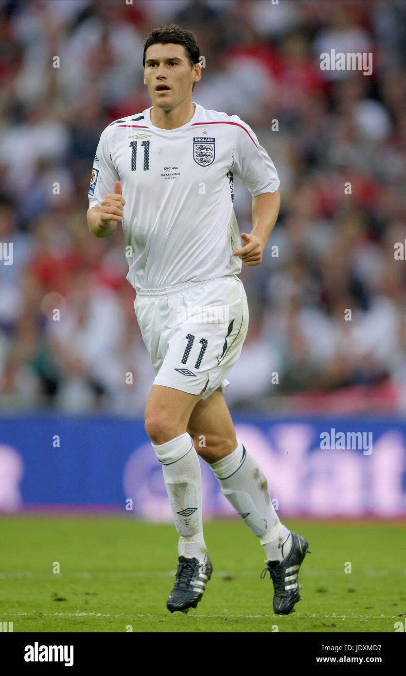 GARETH BARRY ENGLAND & ASTON VILLA FC WEMBLEY STADIUM LONDON ENGLAND 11 ...