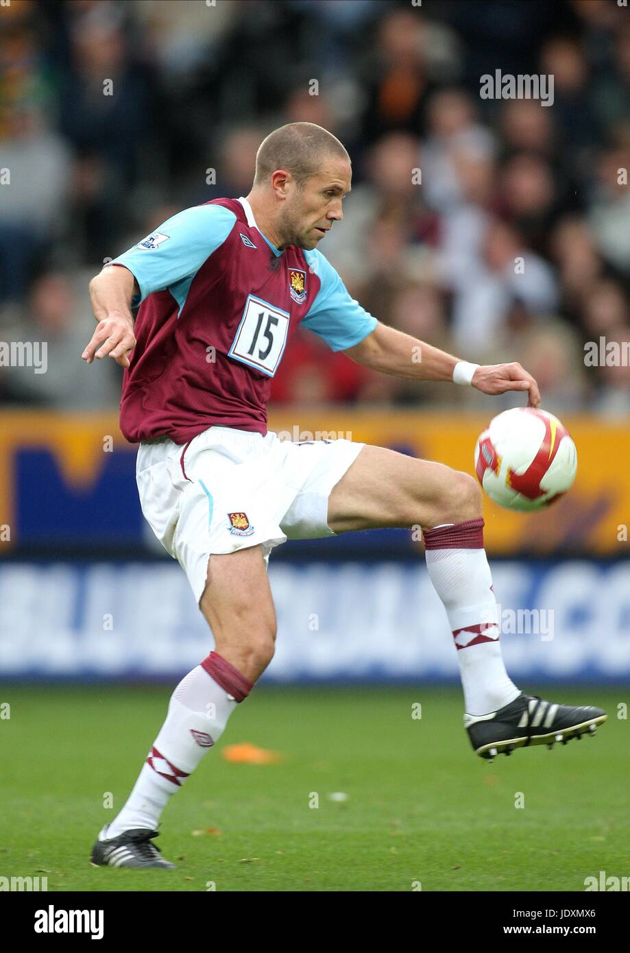 MATTHEW UPSON WEST HAM UNITED FC KC STADIUM HULL ENGLAND 19 October ...