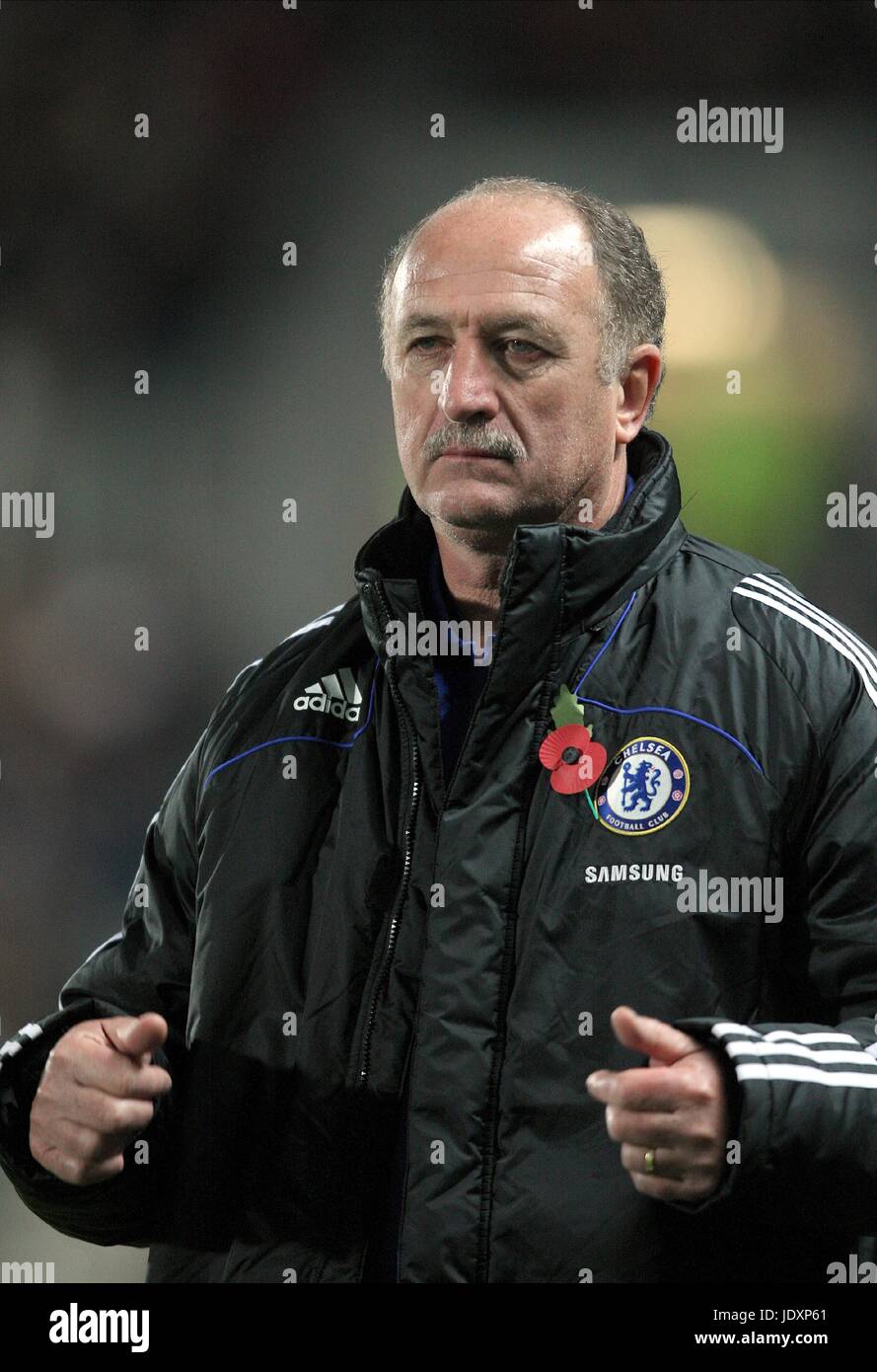 LUIZ FELIPE SCOLARI CHELSEA FC COACH KC STADIUM HULL ENGLAND 29 October ...