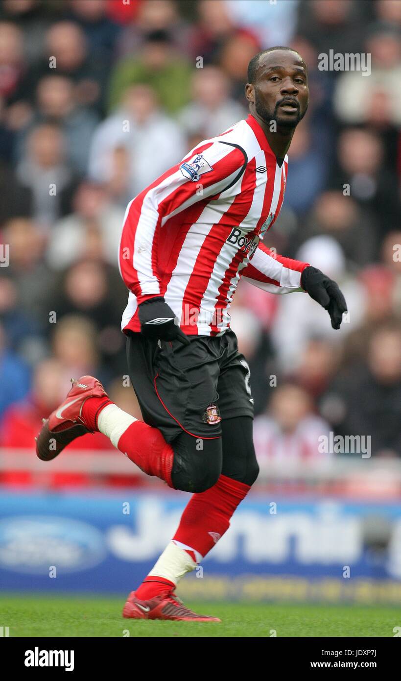 PASCAL CHIMBONDA SUNDERLAND FC STADIUM OF LIGHT SUNDERLAND ENGLAND 25 ...