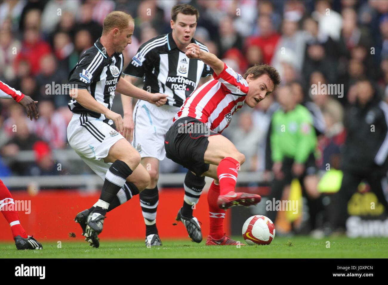 DEAN WHITEHEAD & NICKY BUTT SUNDERLAND V NEWCASTLE STADIUM OF LIGHT ...