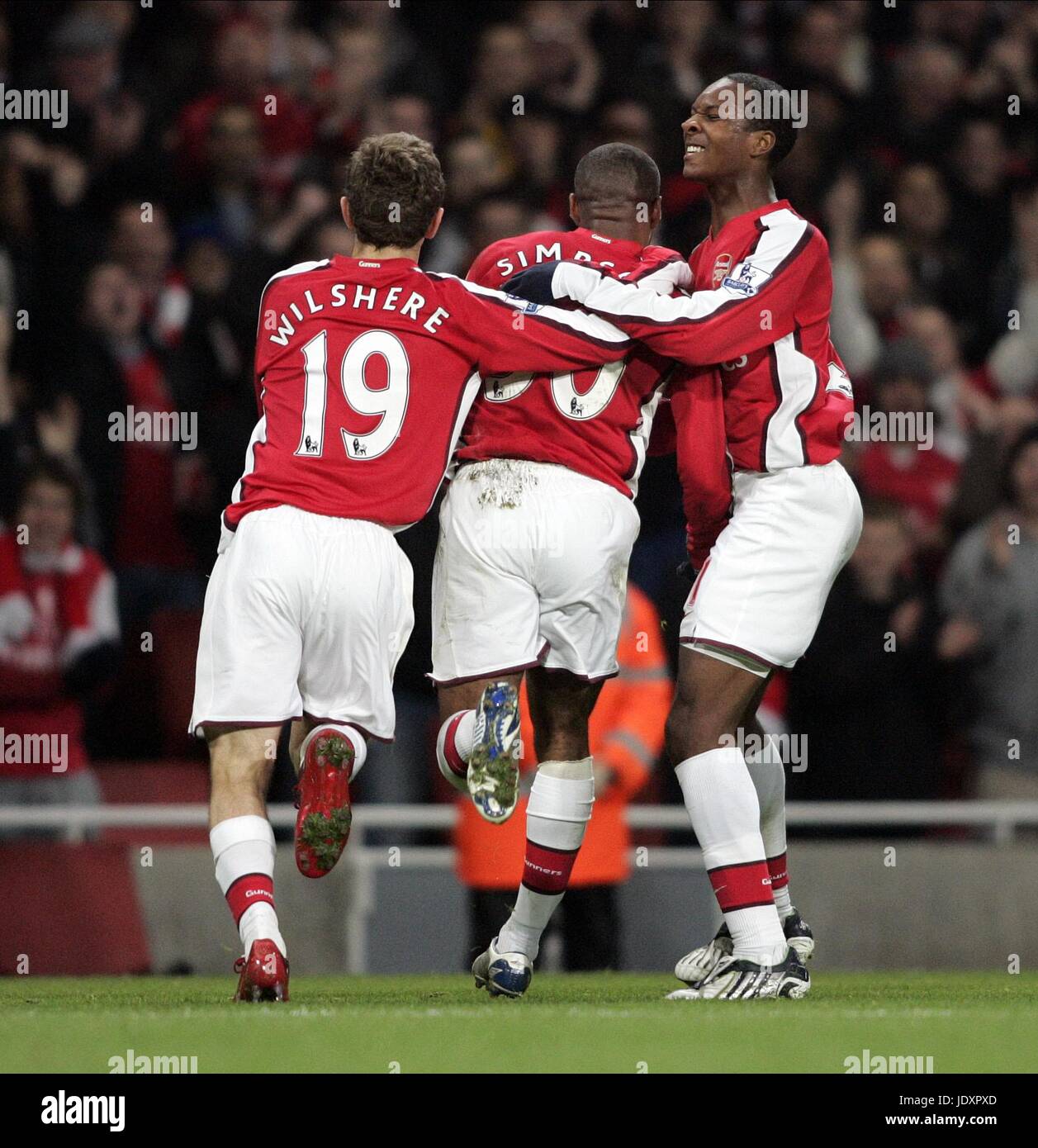 PLAYERS CELEBRATE JAY SIMPSON ARSENAL V WIGAN EMIRATES STADIUM ARSENAL ...