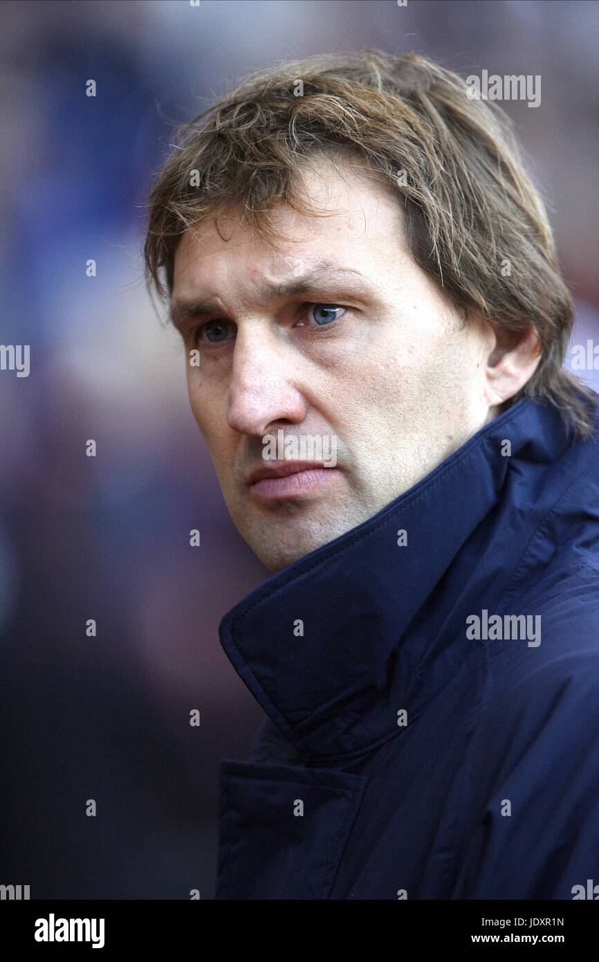 TONY ADAMS PORTSMOUTH FC MANAGER STADIUM OF LIGHT SUNDERLAND ENGLAND 08 ...