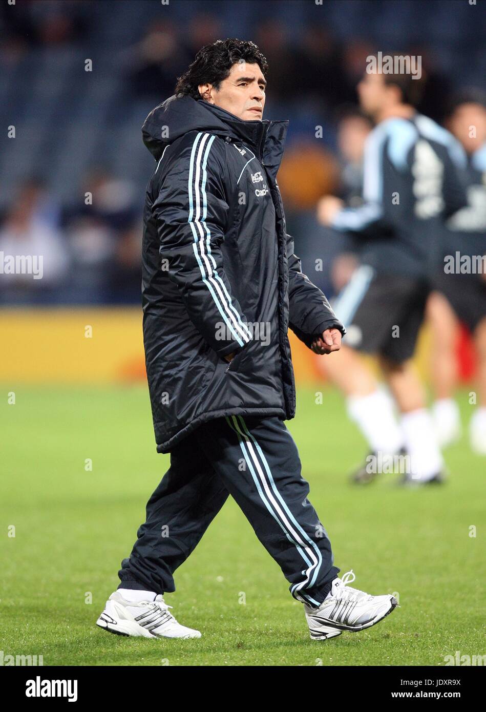 DIEGO MARADONA ARGENTINA COACH HAMPDEN PARK GLASGOW SCOTLAND 19 November 2008 Stock Photo - Alamy