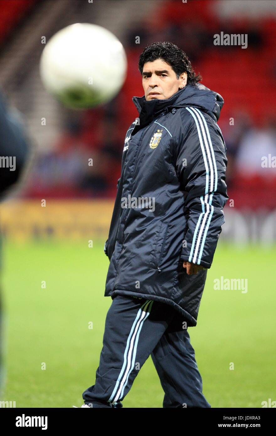 DIEGO MARADONA ARGENTINA COACH HAMPDEN PARK GLASGOW SCOTLAND 19 November 2008 Stock Photo - Alamy