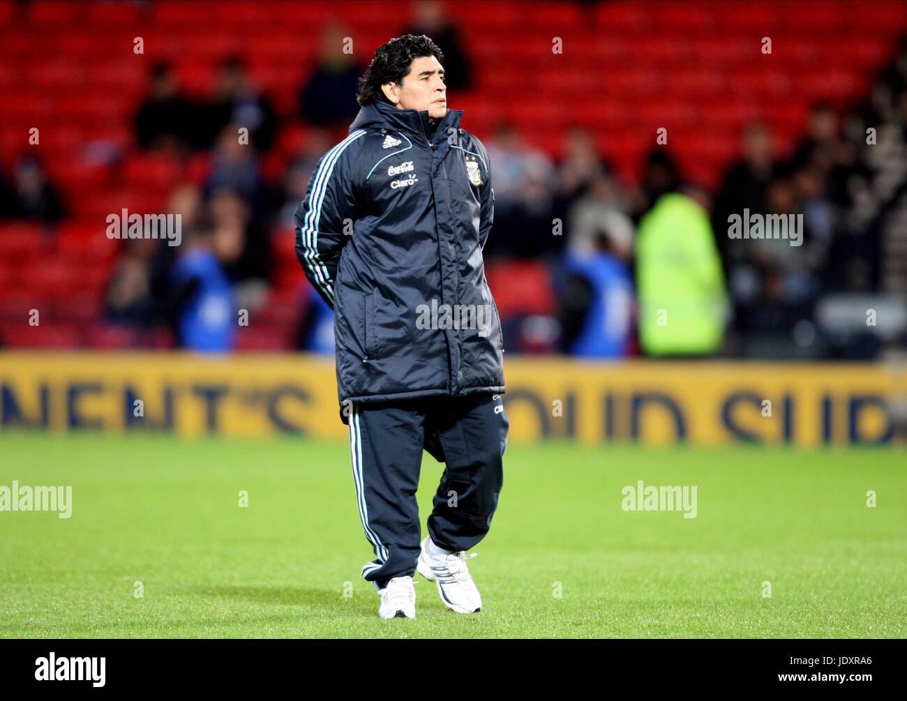 DIEGO MARADONA ARGENTINA COACH HAMPDEN PARK GLASGOW SCOTLAND 19 November 2008 Stock Photo - Alamy