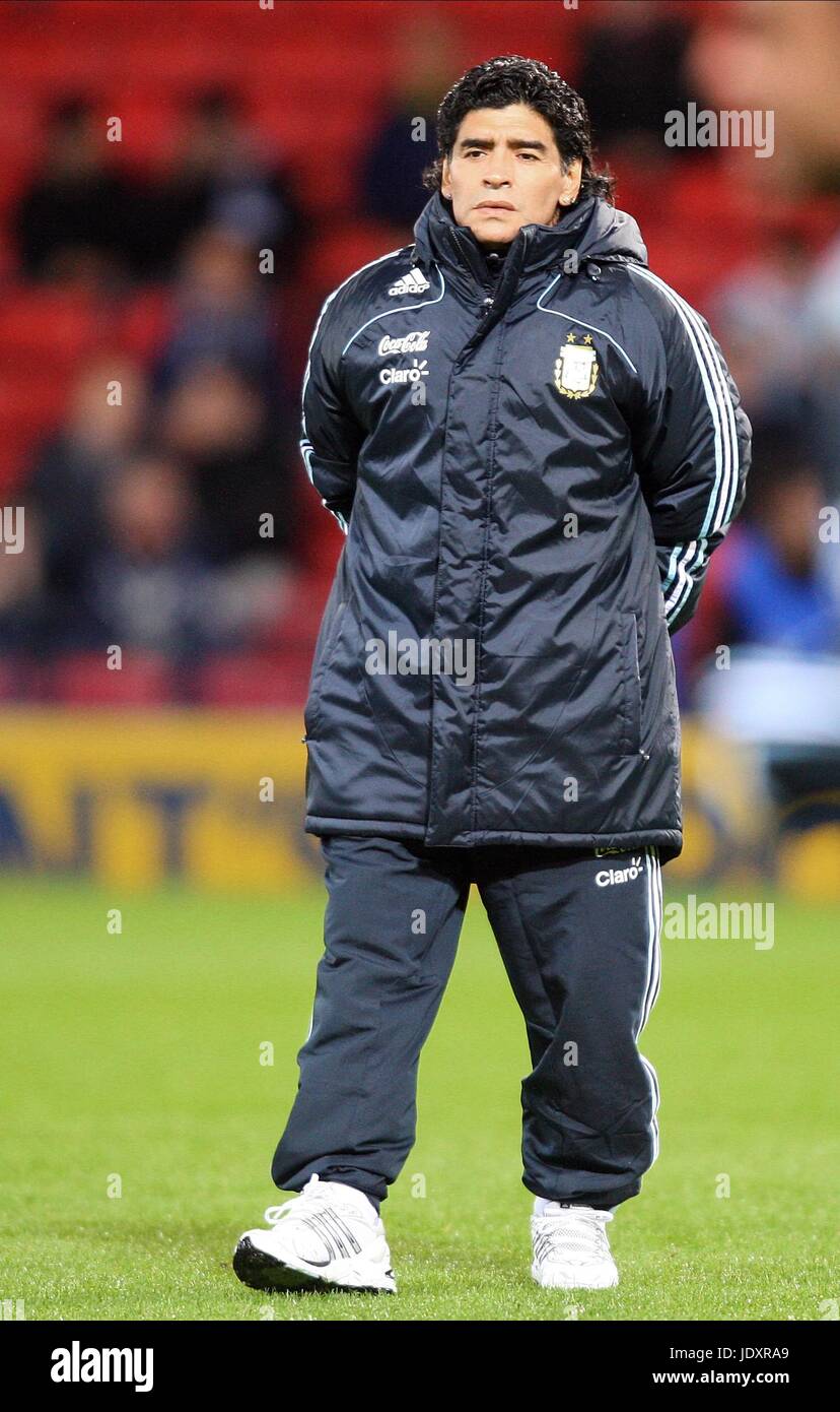 DIEGO MARADONA ARGENTINA COACH HAMPDEN PARK GLASGOW SCOTLAND 19 November 2008 Stock Photo - Alamy