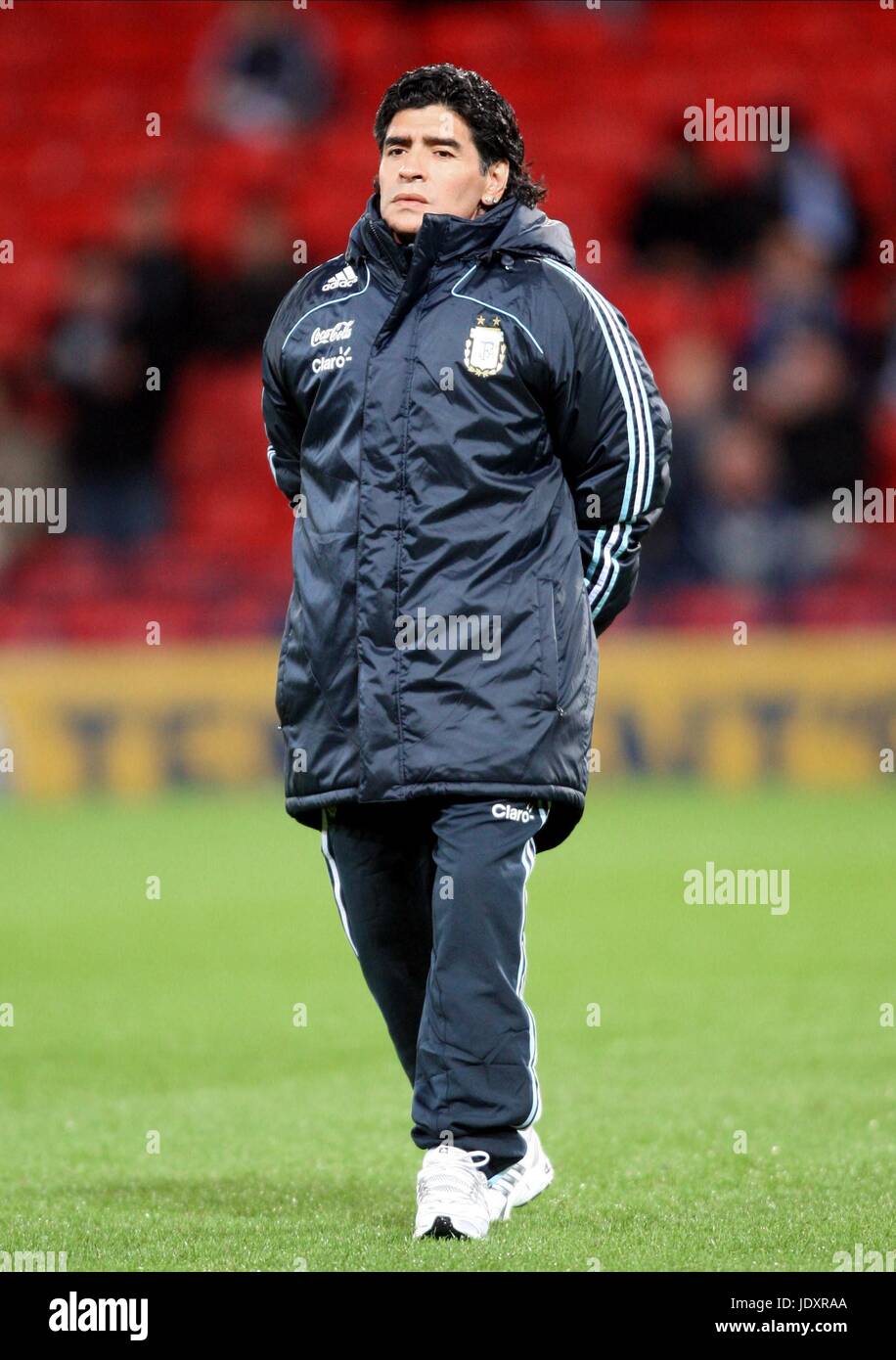 DIEGO MARADONA ARGENTINA COACH HAMPDEN PARK GLASGOW SCOTLAND 19 November 2008 Stock Photo - Alamy