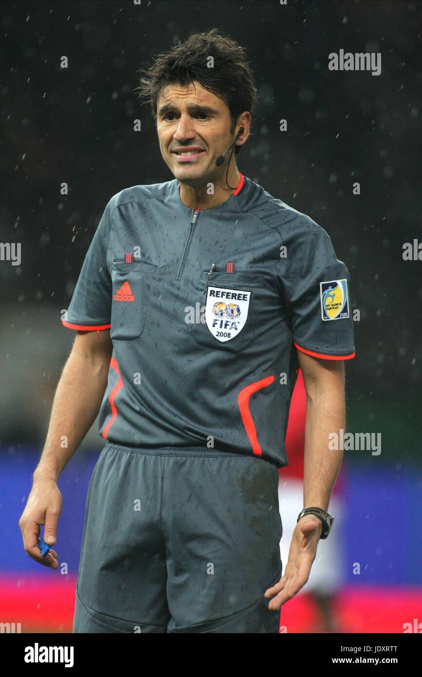 Massimo busacca referee hi-res stock photography and images - Alamy
