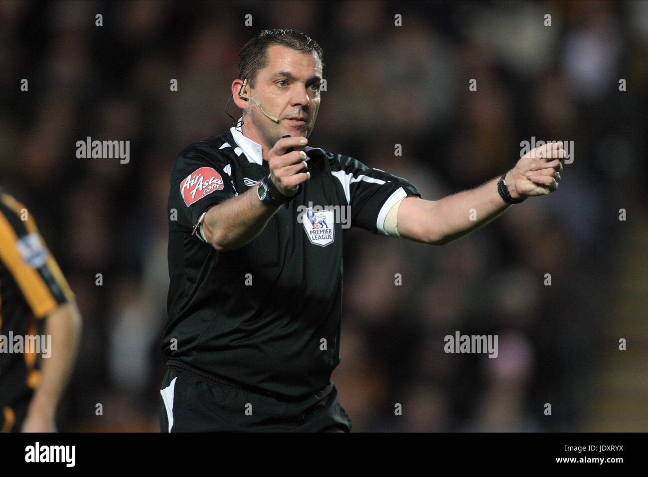 PHIL DOWD PREMIERSHIP REFEREE KC STADIUM HULL ENGLAND 16 November 2008 ...
