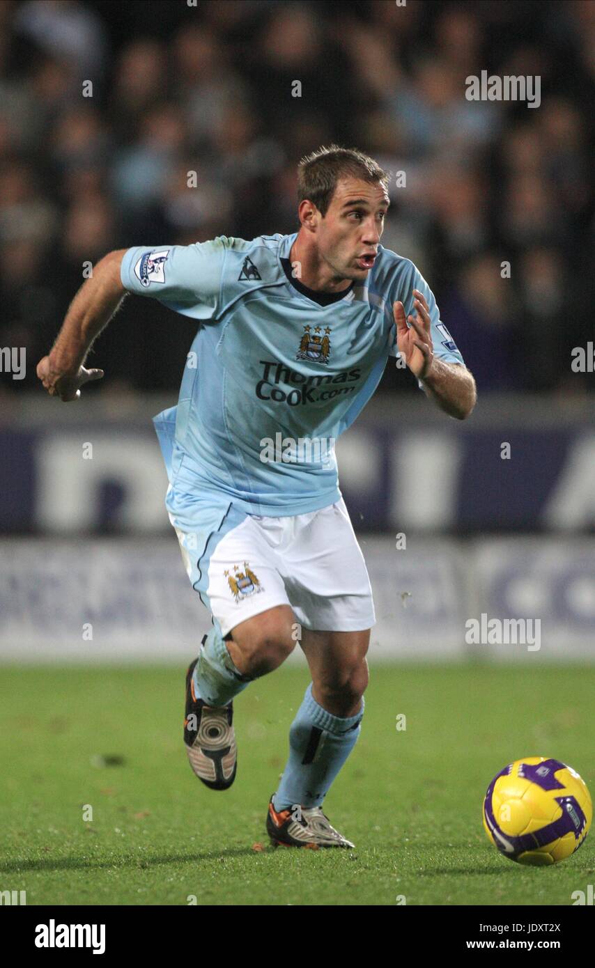 PABLO ZABALETA MANCHESTER CITY FC KC STADIUM HULL ENGLAND 16 November ...
