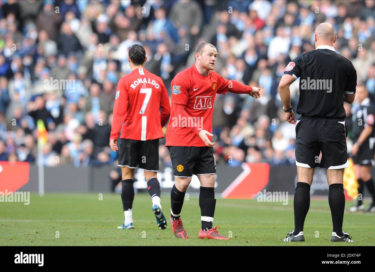 Howard webb manchester united hi-res stock photography and images - Alamy