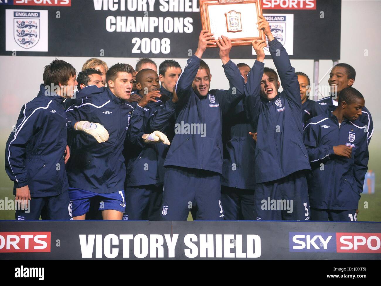 ENGLAND U16 CELEBRATE SKY SPORTS VICTORY SHIELD 2008 SINCIL BANK ...