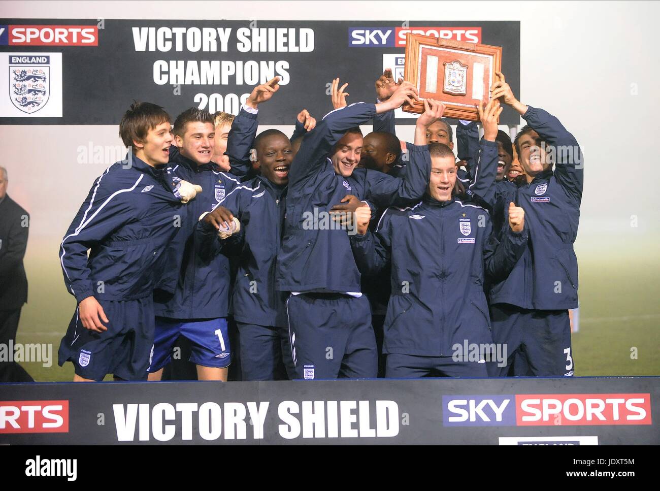 ENGLAND U16 CELEBRATE SKY SPORTS VICTORY SHIELD 2008 SINCIL BANK ...