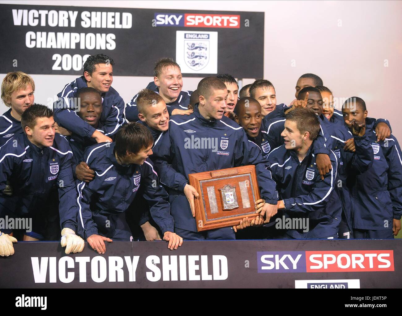 ENGLAND U16 CELEBRATE SKY SPORTS VICTORY SHIELD 2008 SINCIL BANK ...