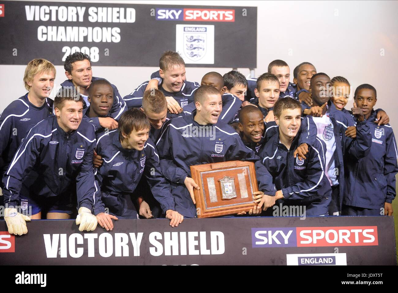 ENGLAND U16 CELEBRATE SKY SPORTS VICTORY SHIELD 2008 SINCIL BANK ...