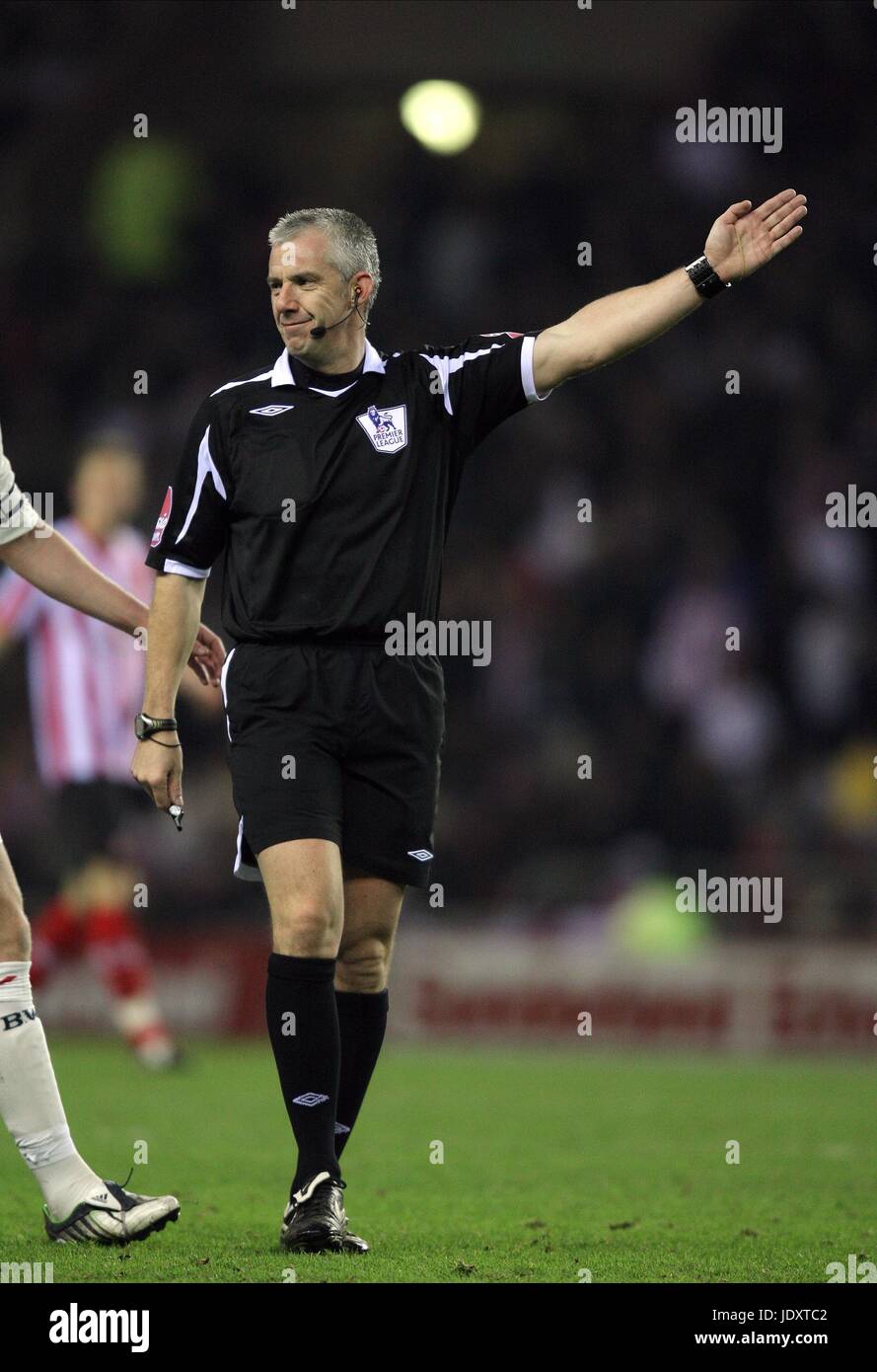Referee Chris Foy High Resolution Stock Photography and Images - Alamy