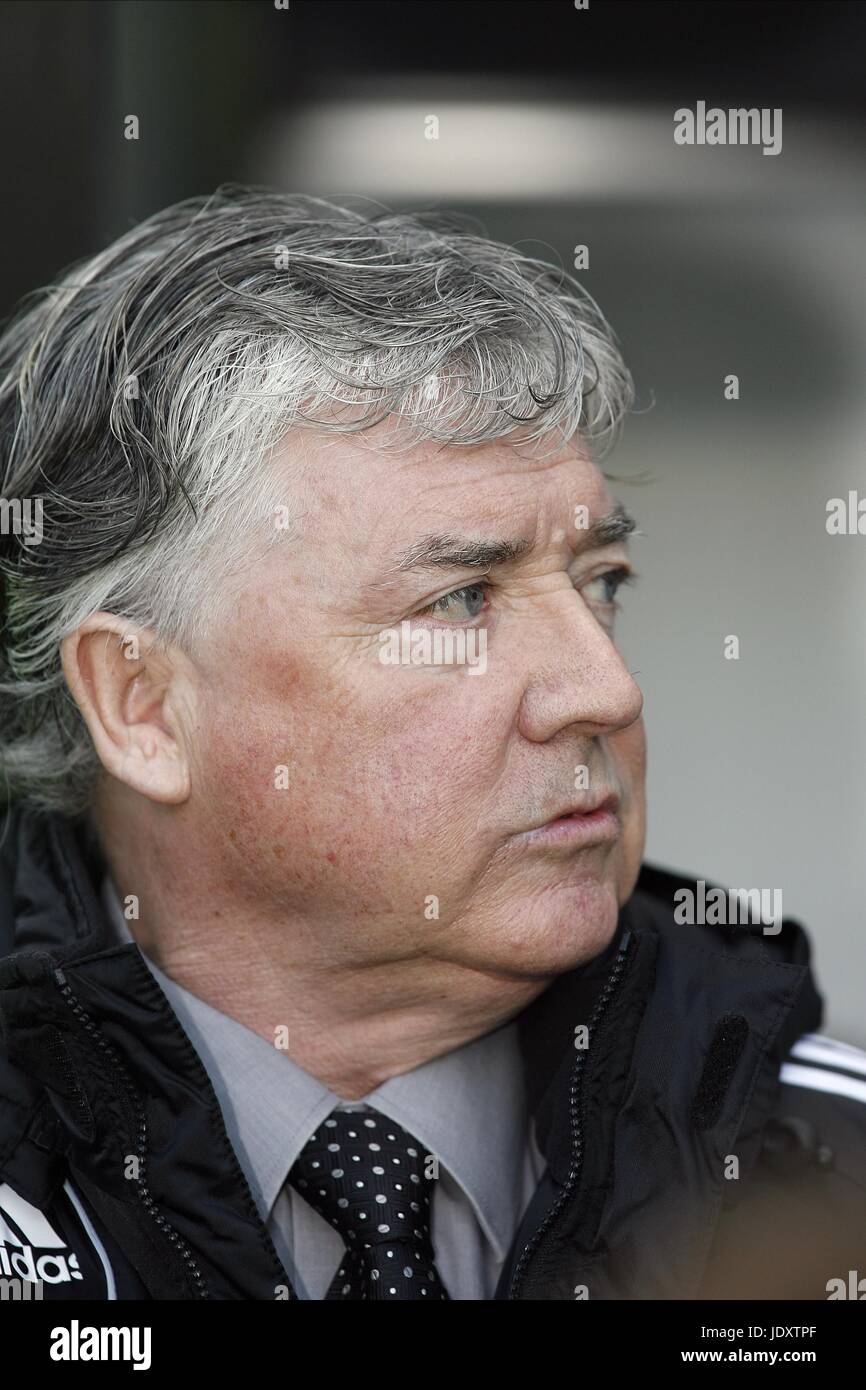 JOE KINNEAR NEWCASTLE UNITED FC MANAGER ST.JAMES PARK NEWCASTLE ENGLAND ...