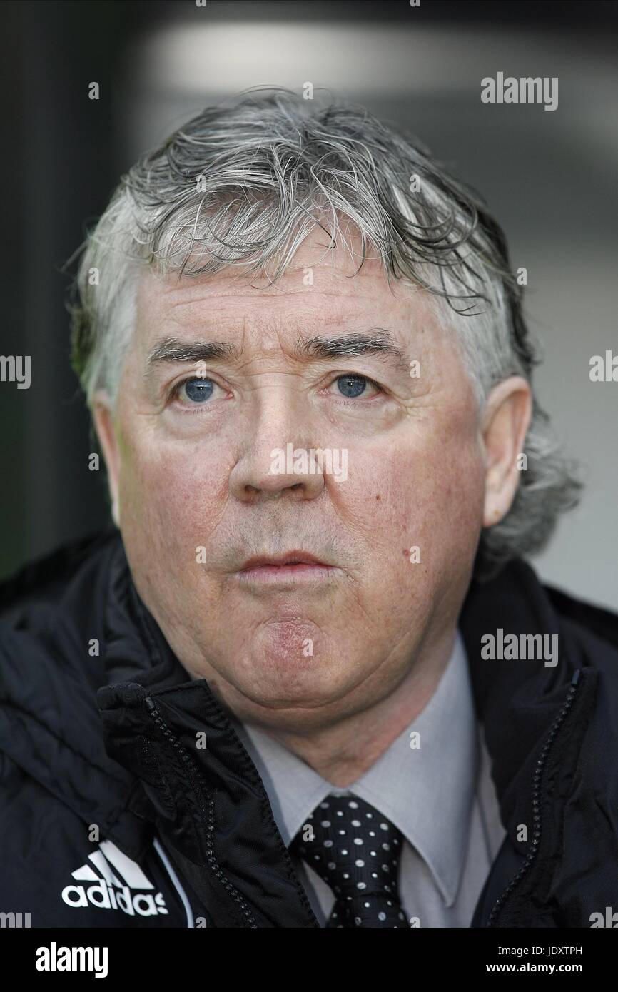 JOE KINNEAR NEWCASTLE UNITED FC MANAGER ST.JAMES PARK NEWCASTLE ENGLAND ...
