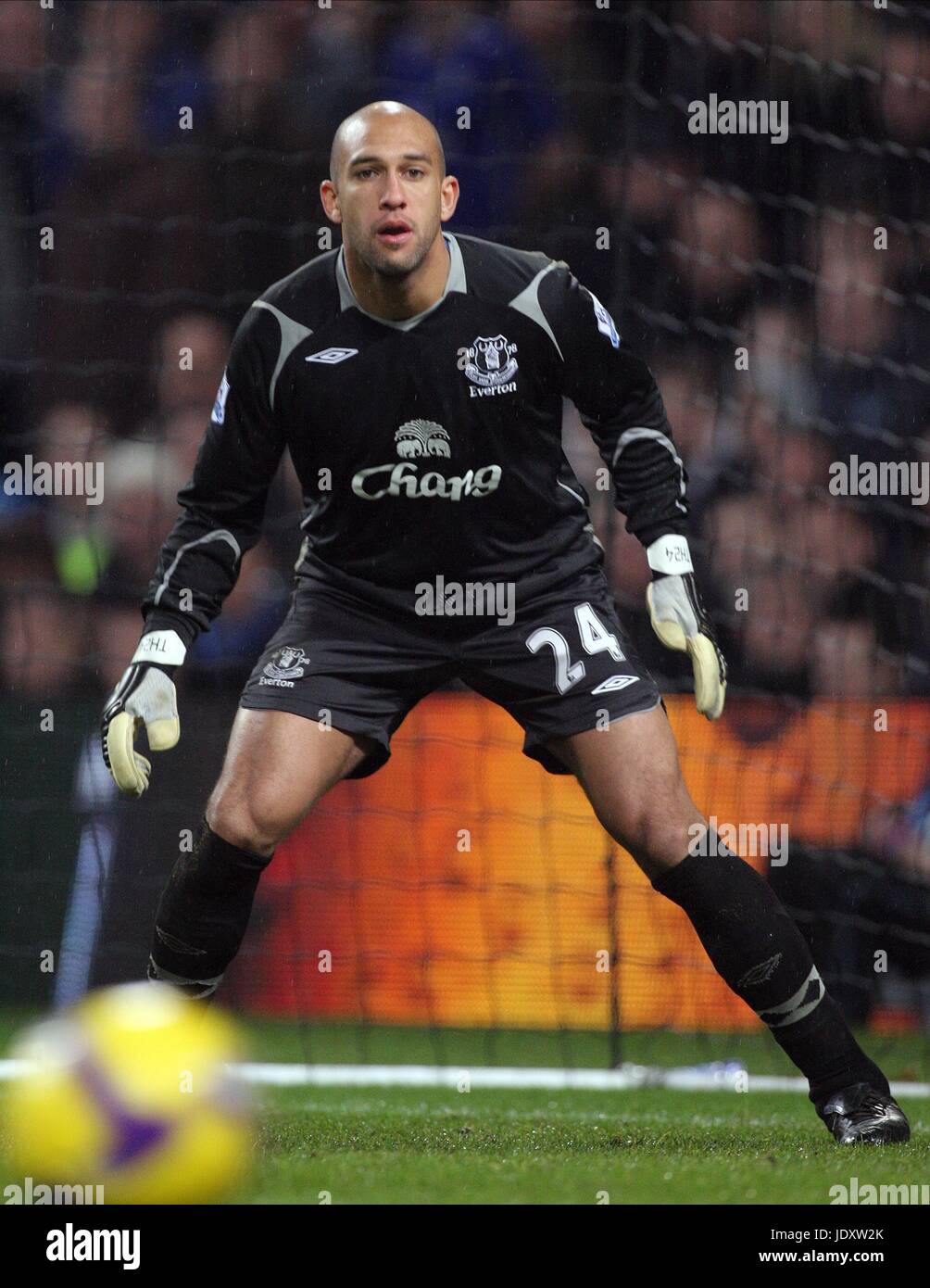 TIM HOWARD EVERTON FC CITY OF MANCHESTER STADIUM MANCHESTER ENGLAND 13 ...