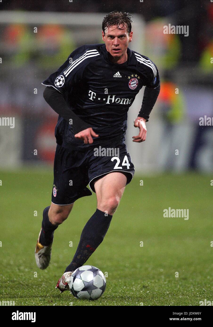 Olympique lyon fc bayern hi-res stock photography and images - Alamy