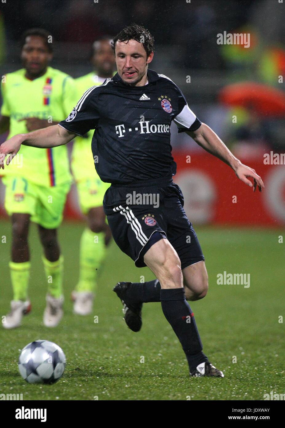 MARK VAN BOMMEL BAYERN MUNICH FC STADE DE GERLAND LYON FRANCE 10 ...