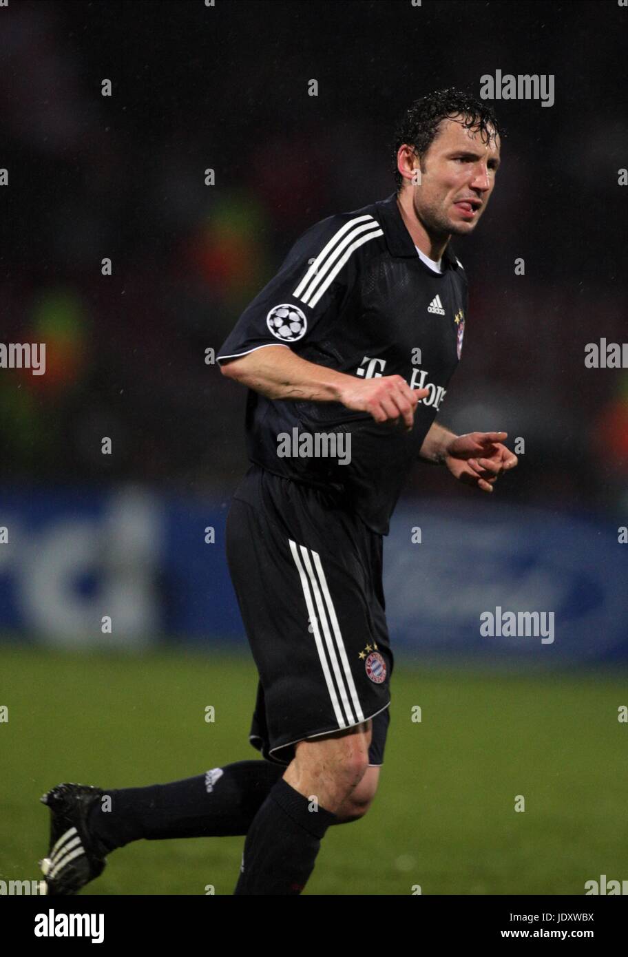 MARK VAN BOMMEL BAYERN MUNICH FC STADE DE GERLAND LYON FRANCE 10 ...