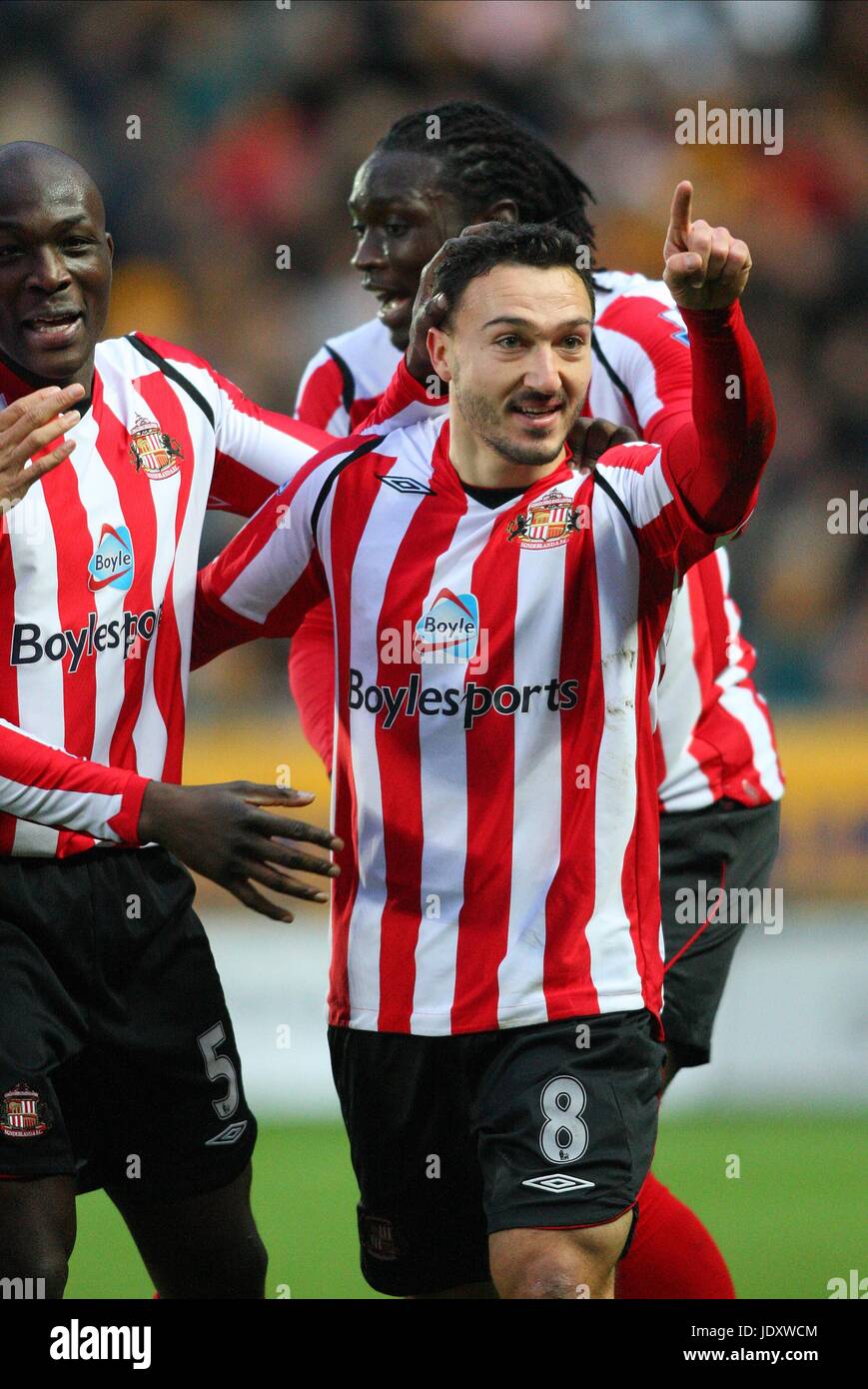 STEED MALBRANQUE CELEBRATES HULL V SUNDERLAND KC STADIUM HULL ENGLAND ...