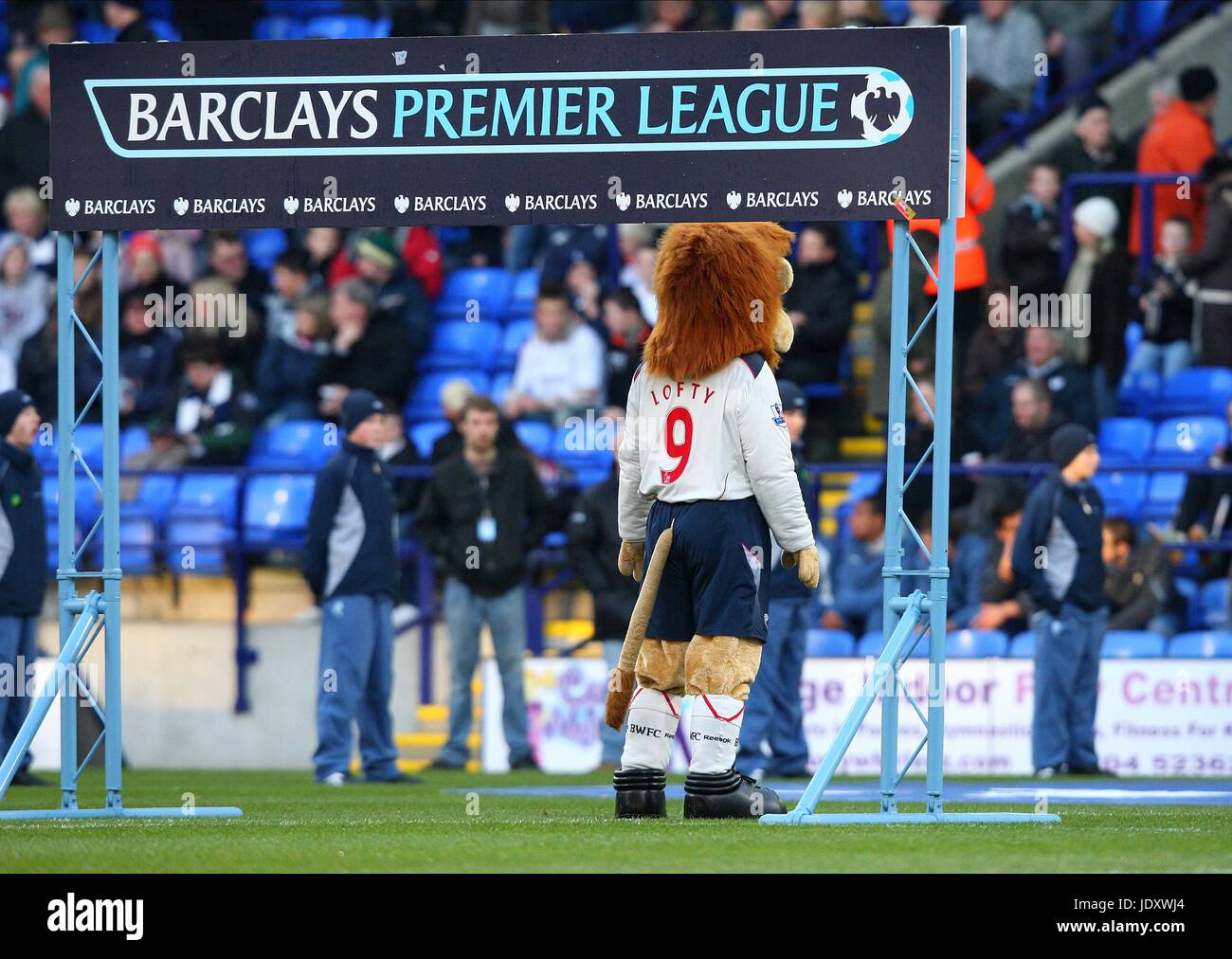 Football mascot lion hi-res stock photography and images - Alamy