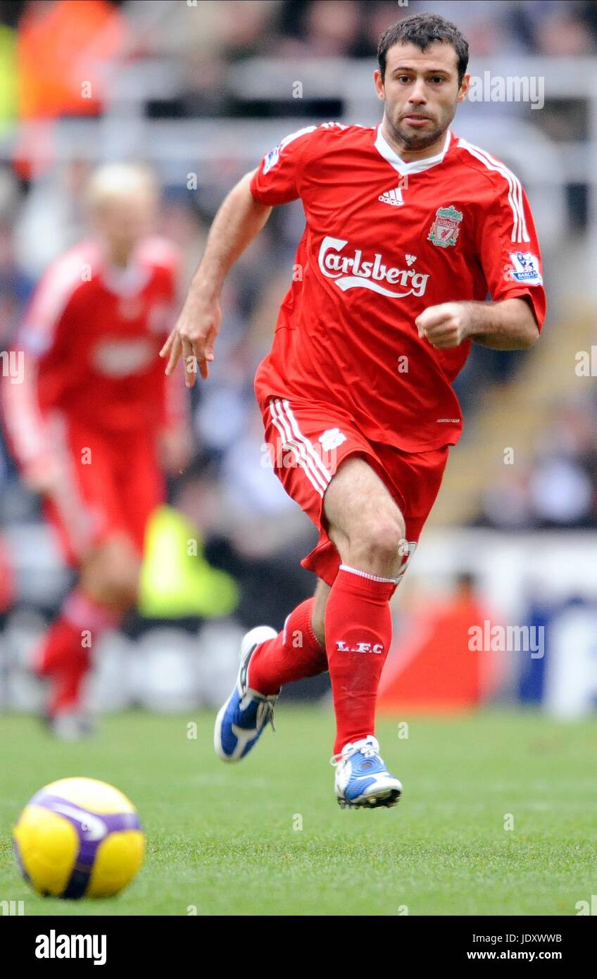 JAVIER MASCHERANO LIVERPOOL FC ST JAMES PARK NEWCASTLE ENGLAND 28 ...
