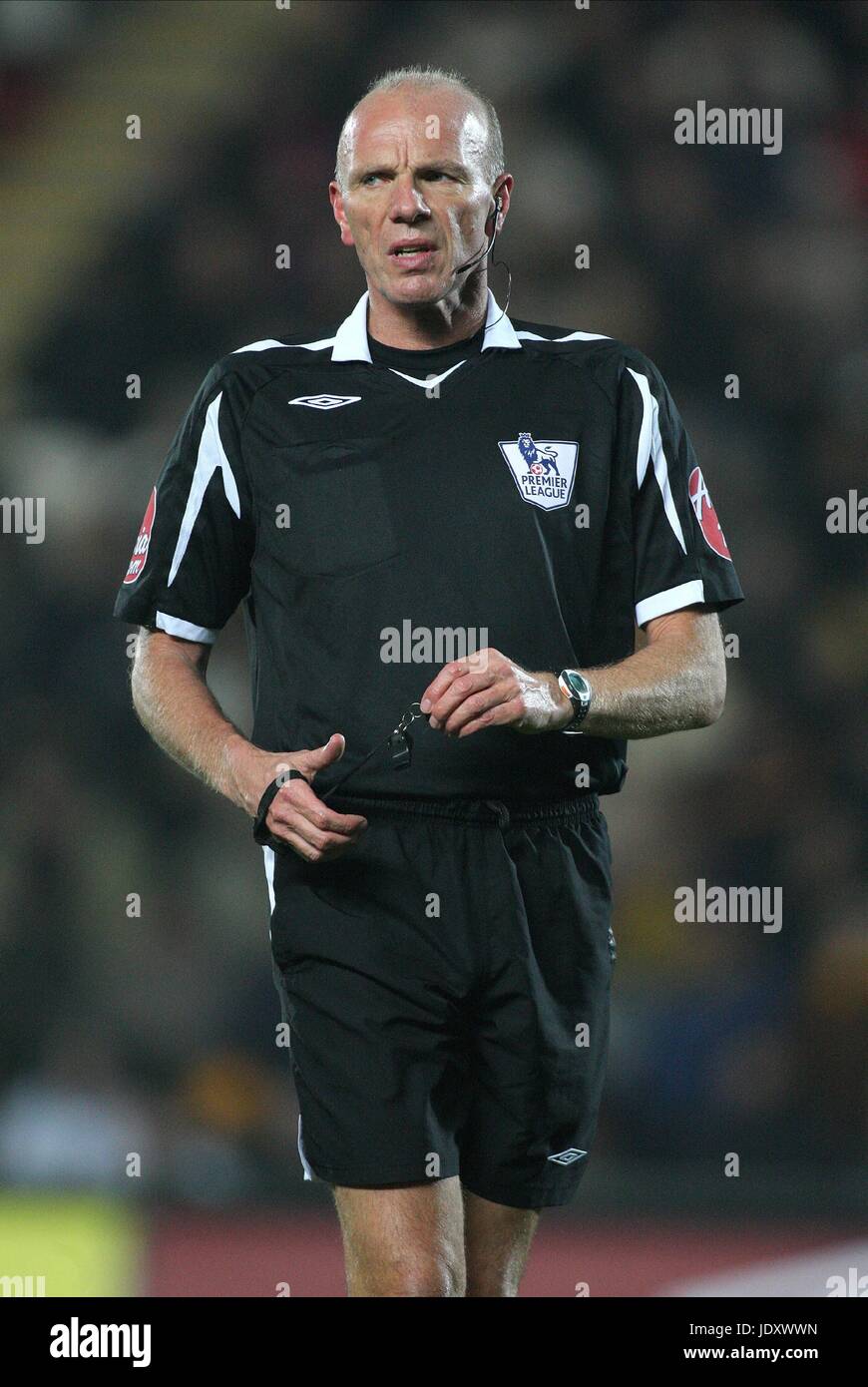 STEVE BENNETT . PREMIER LEAGUE REFEREE KC STADIUM HULL ENGLAND 30 ...