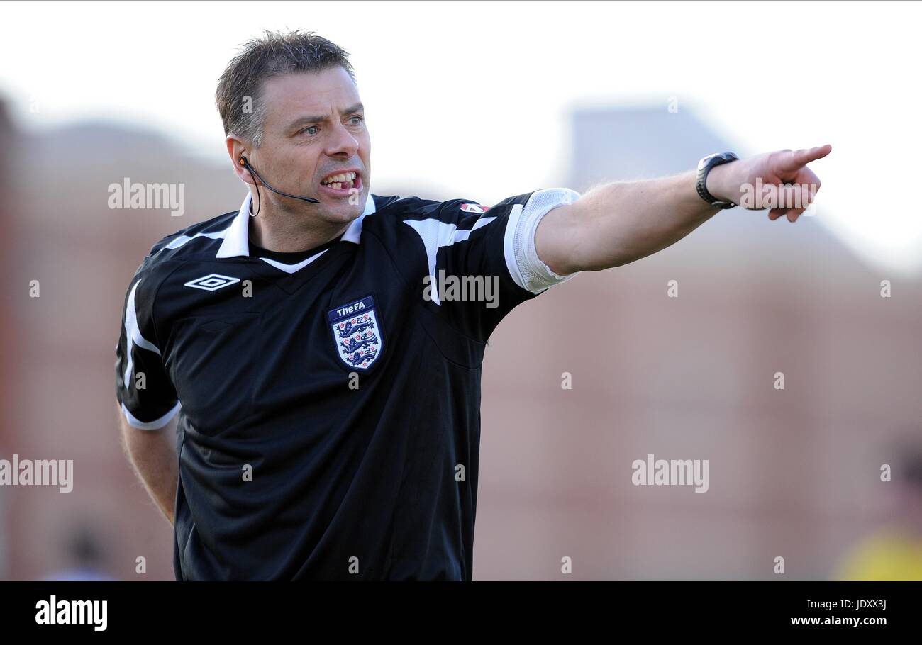 Football referee mark halsey hi-res stock photography and images - Alamy
